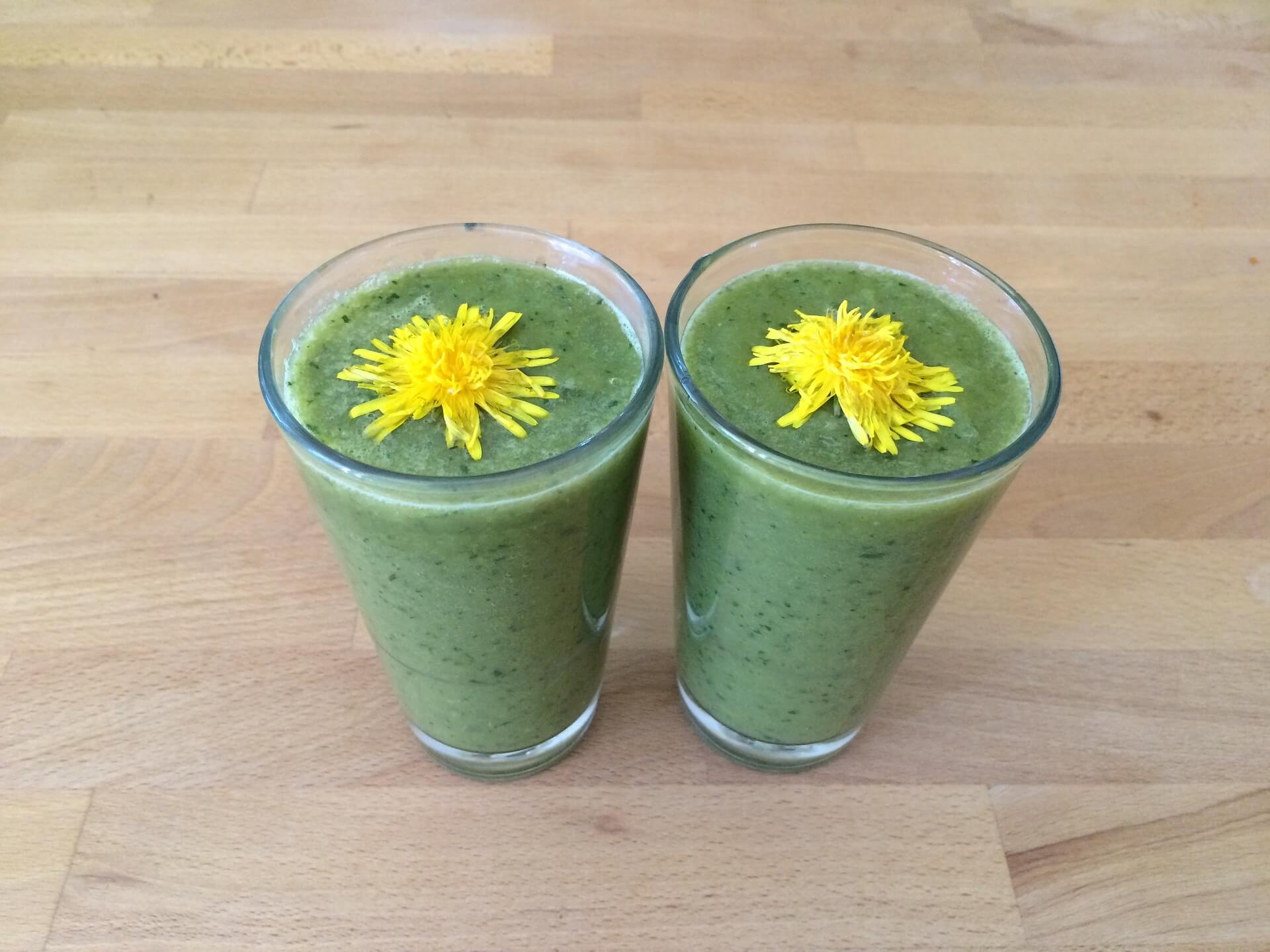 Super Green Tea Energy Smoothie – Strawberries and Matcha - 50 Friendly